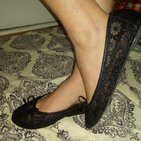 Well Worn | Shoes | Well Worn Black Lace Ballerina Flats | Poshmark